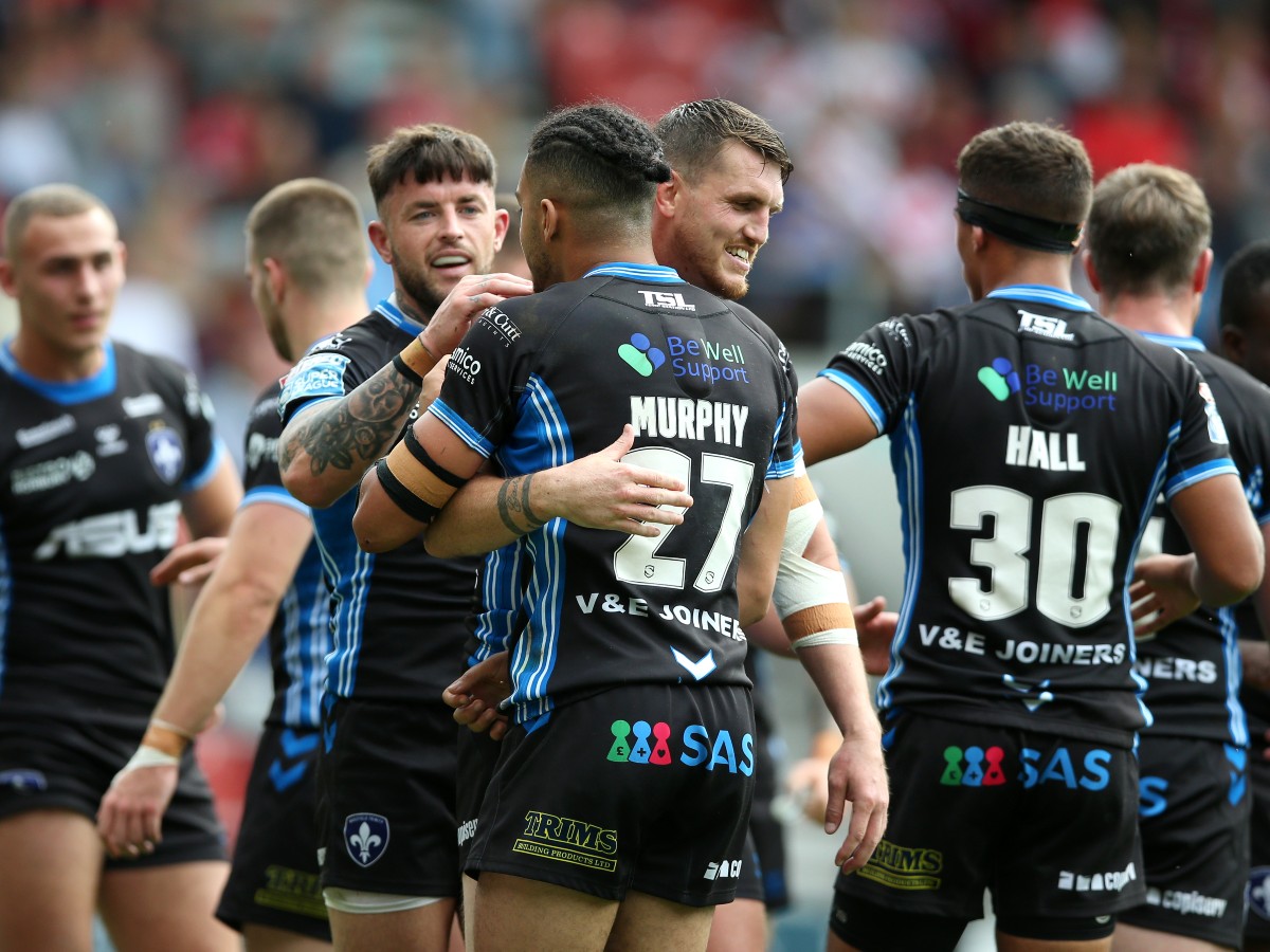 Wakefield Trinity continue winning run as Lewis Murphy scores four